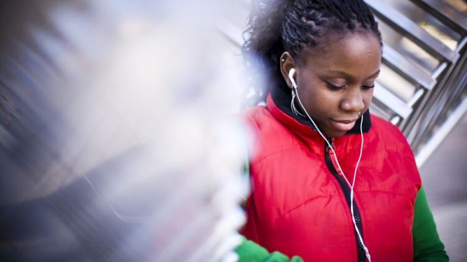 A importância de ouvir (listening) em inglês | British Council